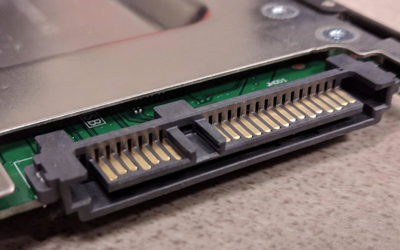 Cumpără un SSD pentru a crește performanța unui laptop sau sistem PC