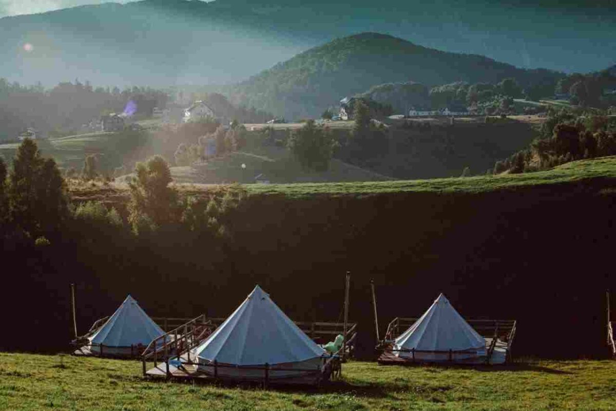 Glamping România. Top 9 locații de glamping din țară pe care trebuie să ...